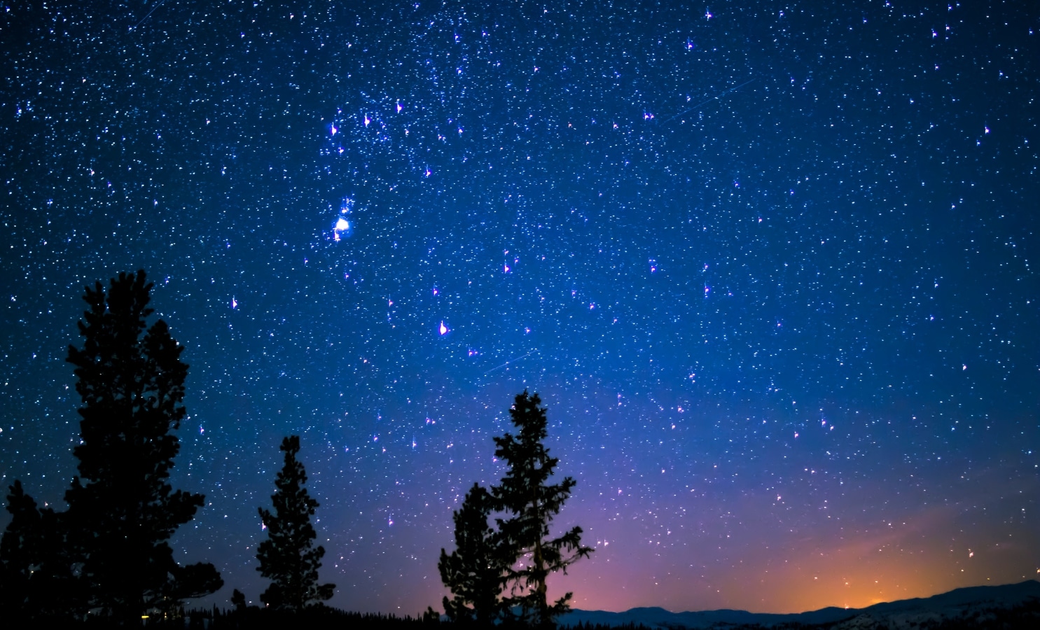 Ballet céleste entre Lune, planètes et nuages noctulescents, les rendez ...