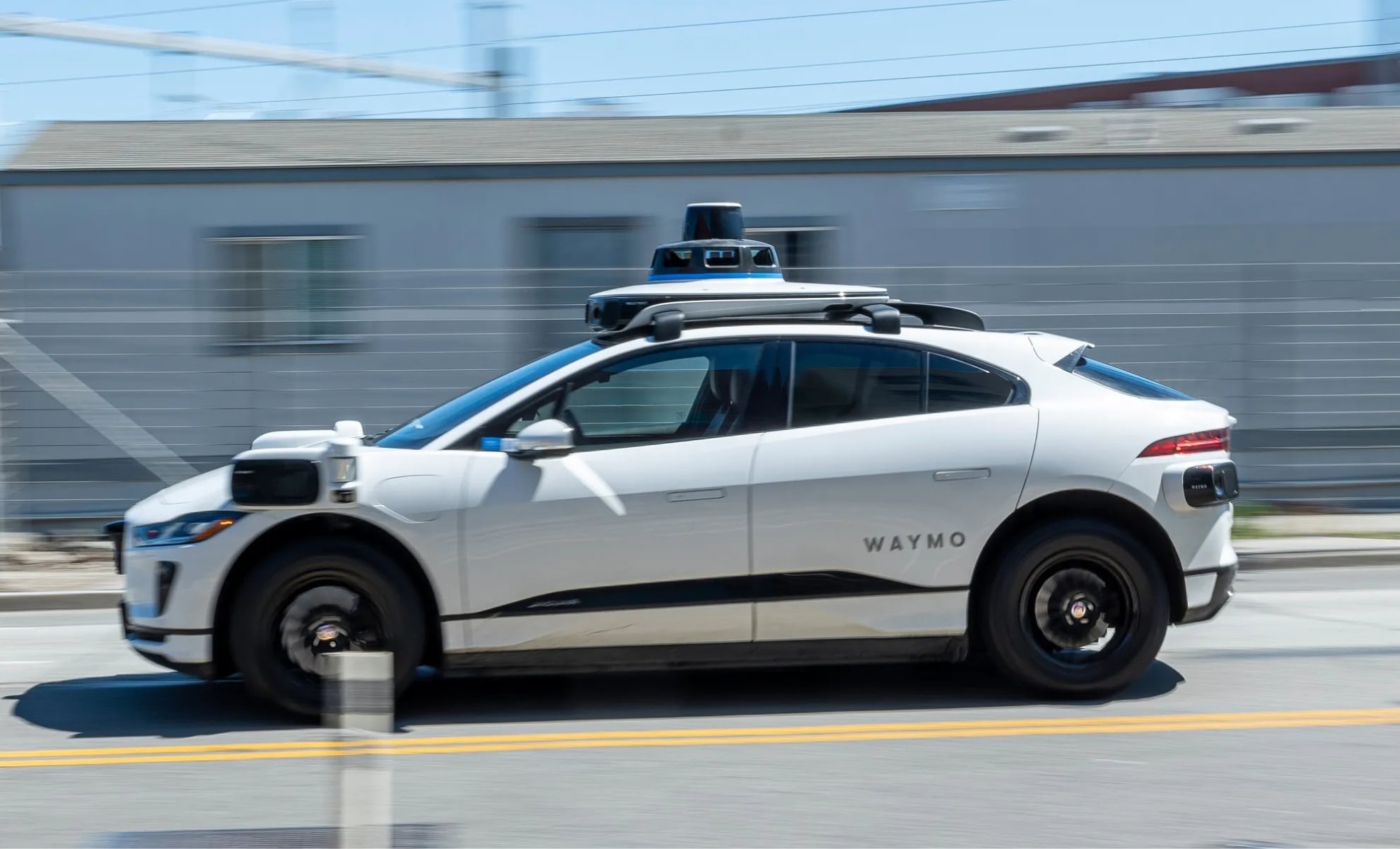 Les robotaxis arrivent en Europe : quel avenir pour les chauffeurs de ...