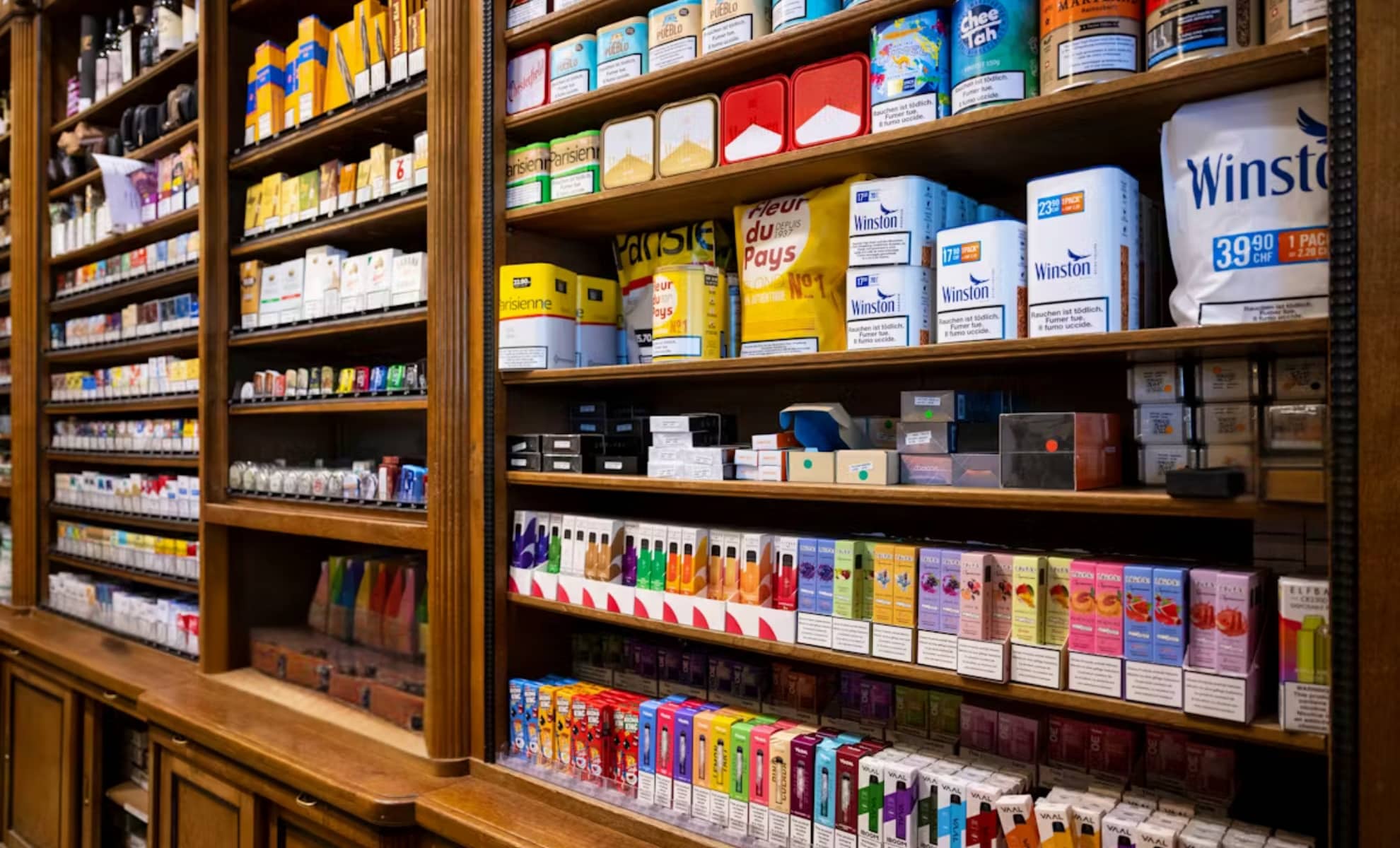 Tabac, alcool, CBD : de nouvelles mesures en débat au Parlement suisse
