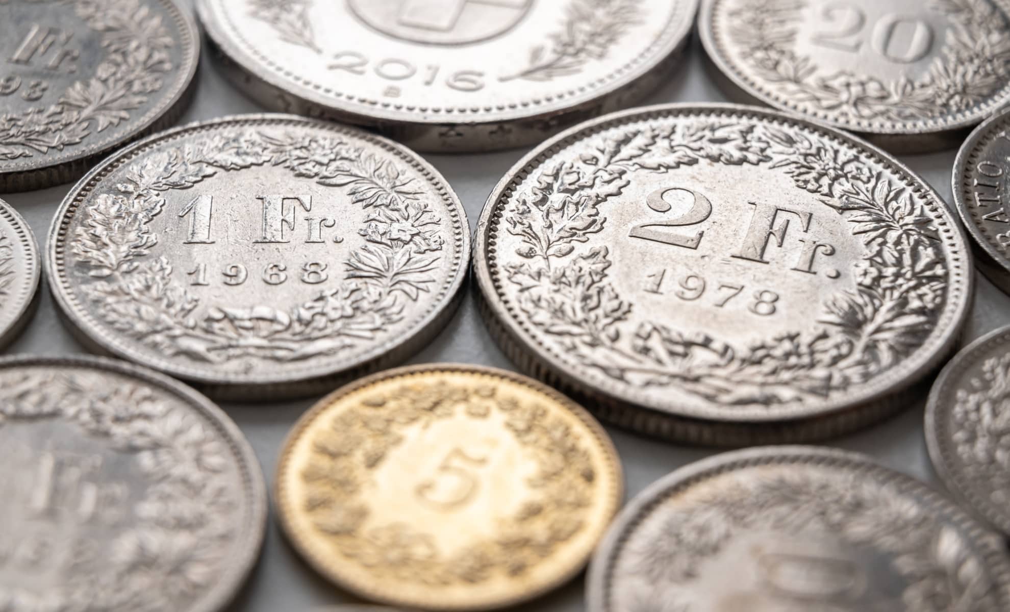 Le franc suisse atteint un sommet historique face à l’euro et au dollar