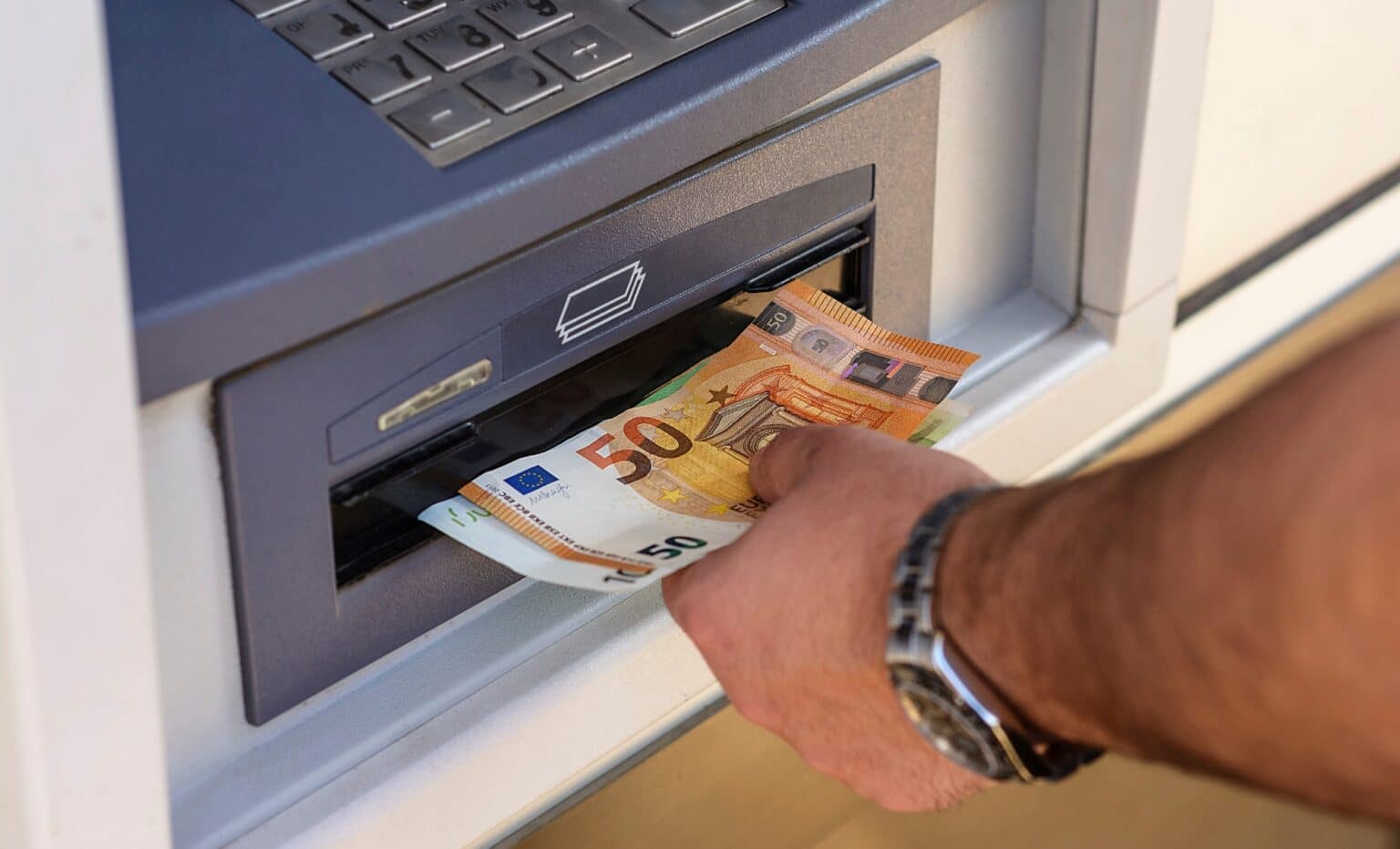 Distributeurs de billets (DAB) : changement important dès ce samedi