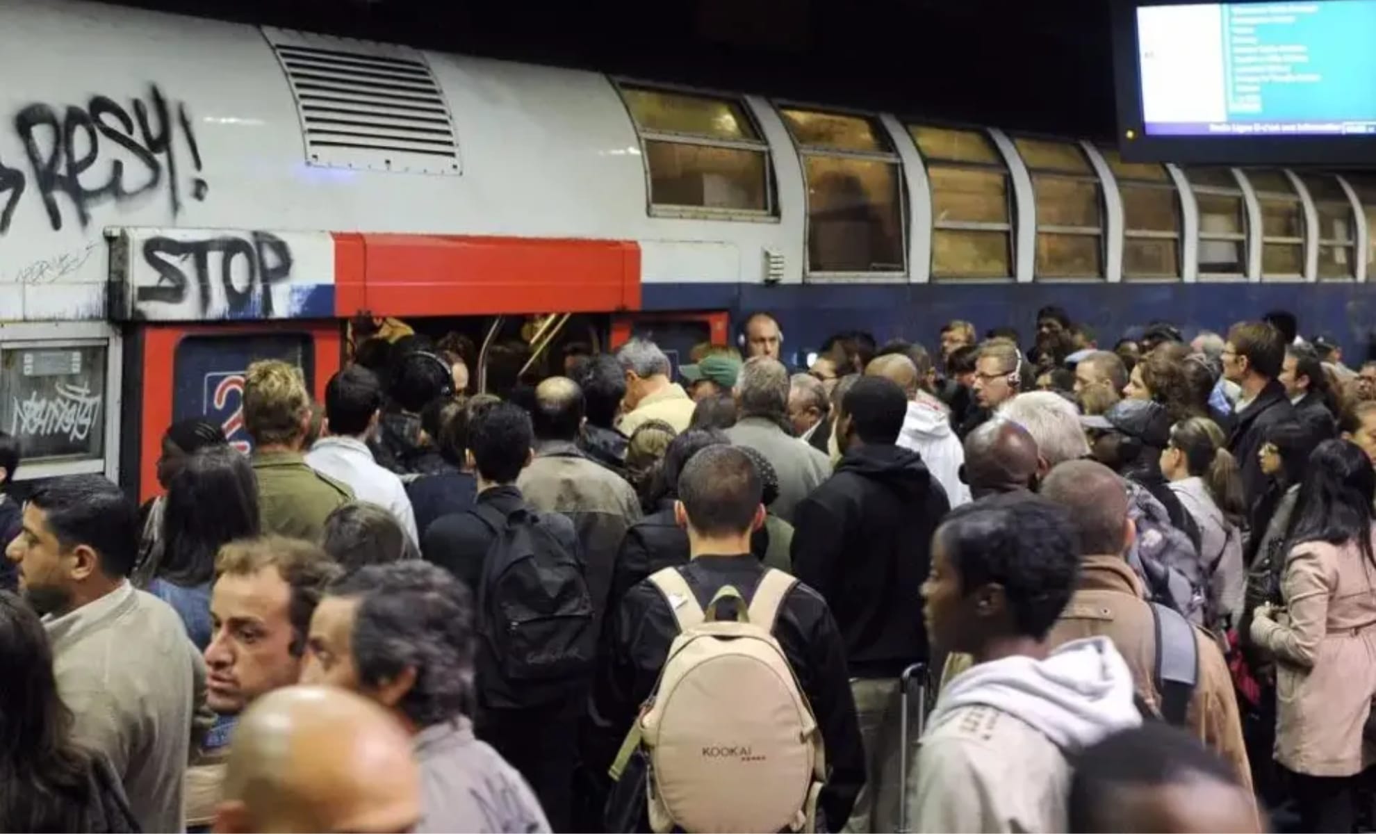 RER B : une grève surprise paralyse la ligne et plonge les usagers dans ...